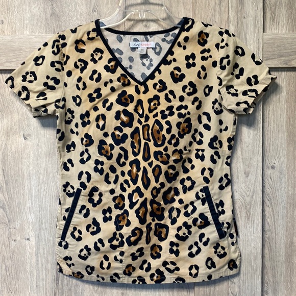 koi | Tops | Big Leopard Print Scrub Top Xs Koi Stretch Brand By Kathy ...